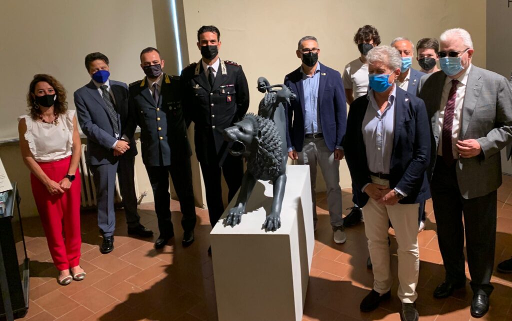 Dal Rotary Club Arezzo una Chimera tattile per il Museo archeologico ... Dal Rotary Club Arezzo una Chimera tattile per il Museo archeologico ...