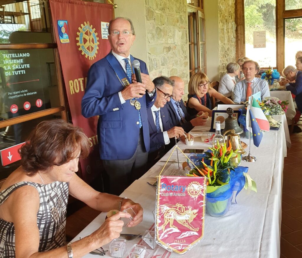 Rotary club Arezzo: celebrato il “Passaggio della Campana” – ArezzoWeb ... Rotary club Arezzo: celebrato il “Passaggio della Campana” – ArezzoWeb ...
