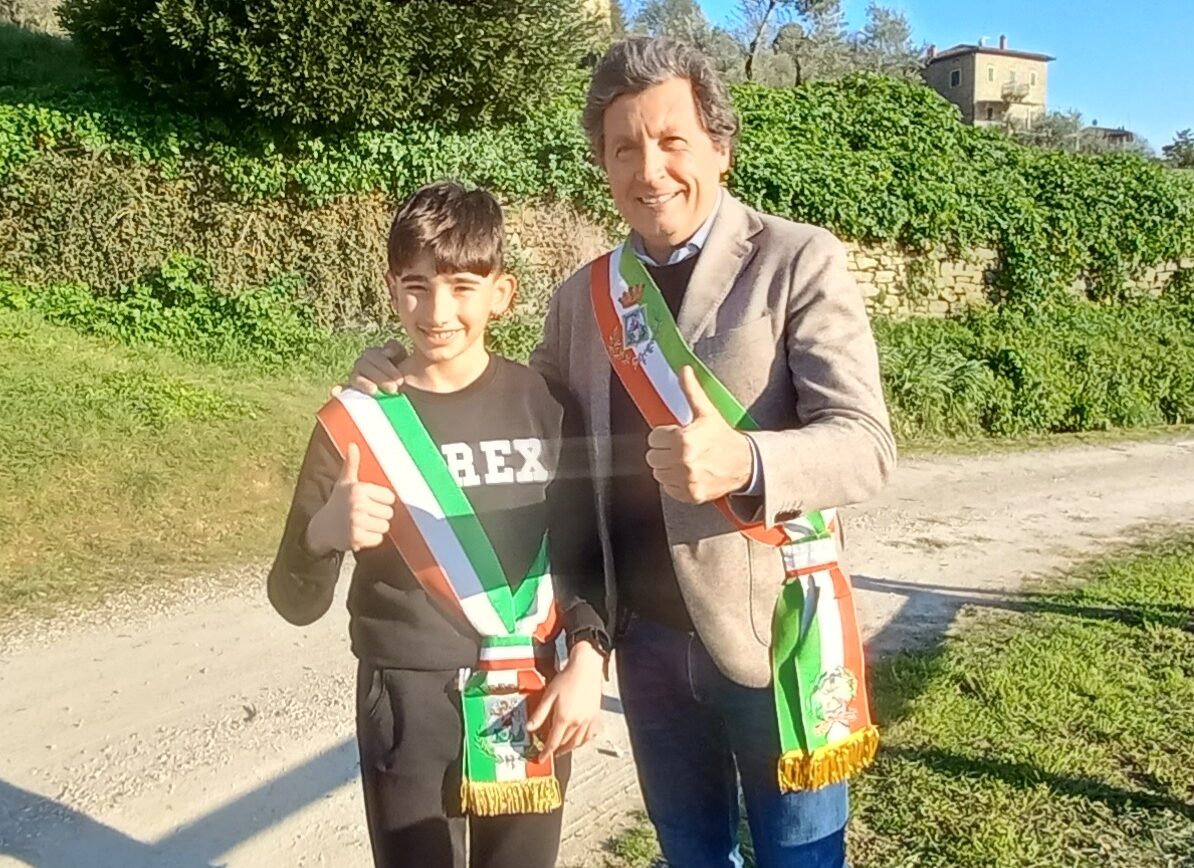 Edoardo Ceccarelli è il nuovo sindaco del Consiglio Comunale dei Ragazzi composto da 18 membri ...