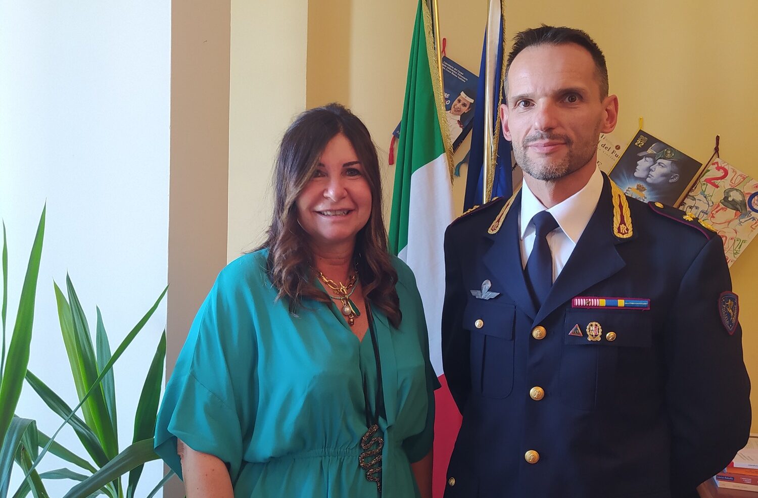 Il prefetto Maddalena De Luca ha ricevuto il nuovo comandante della Polizia Stradale – ArezzoWeb ...