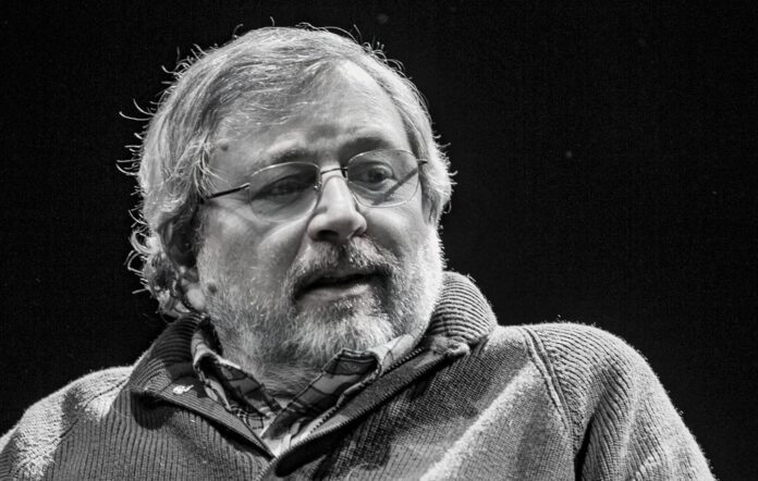 Cosa ci fa il nuovo album di Francesco Guccini nella classifica dei ...